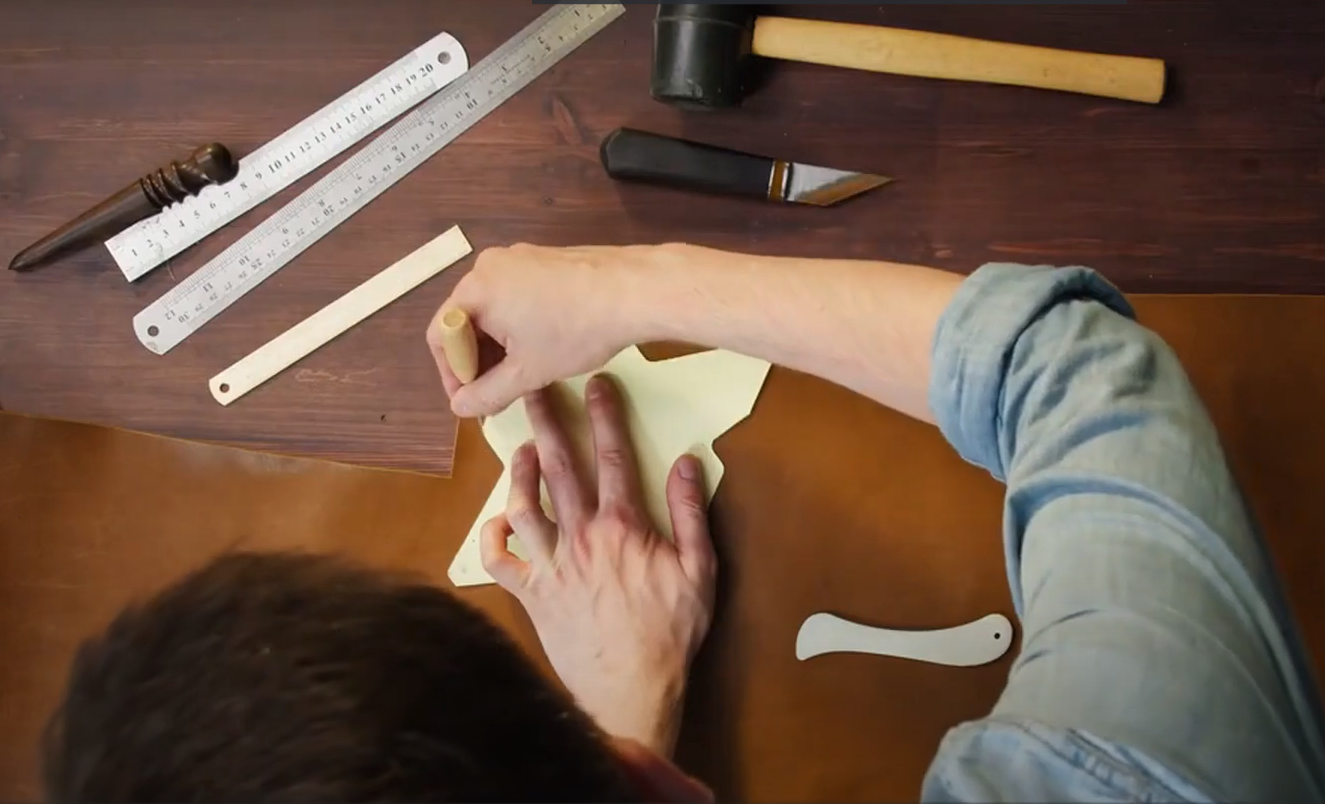 Goat Leather vs. Cow Leather: What’s the Difference? - LeatherProfy