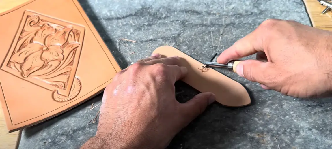 How to Use a Leather Groover? - LeatherProfy